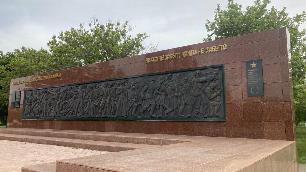 Anıt, heykel Danq Obelisk, Lisakovsk, foto