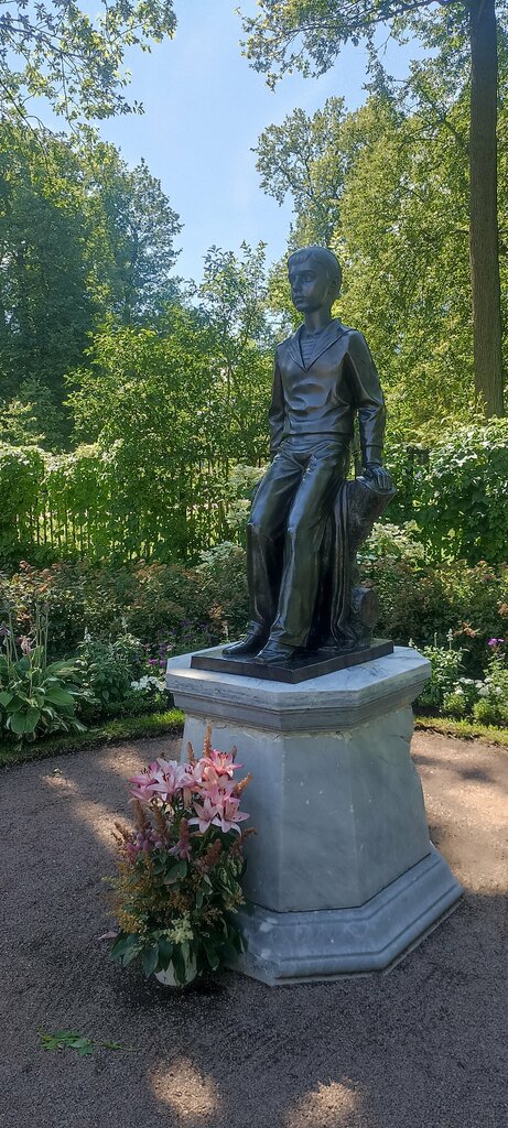 Anıt, heykel Цесаревич Алексей Николаевич, Peterhof, foto