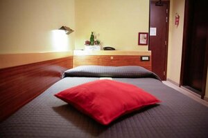 Art Hotel Milano (Tuscany, Prato, Via Tiziano, 17), otel