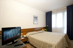 Hotel Du Parc (Campania, Salerno, Via Salvo D' Acquisto, 26), otel  Lombardiya'dan