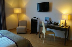 Wyndham Duisburger Hof (Neckarstraße No:2, Duisburg), otel  Duisburg'dan