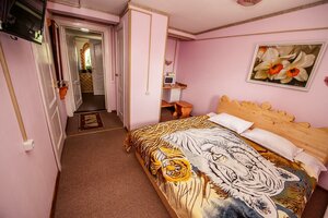 Russky Sever (Respubliki Street No:3А), otel  Salehard'dan