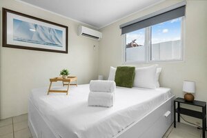 Lovely 3br2ba w Wifi Parking in Central Location (AW, Paradera, Noord, Tanki Leendert), otel  Dünya'dan