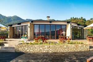 The Pavilions Himalayas Lake View (H10 Siddhartha Highway), otel  Pokhara'dan