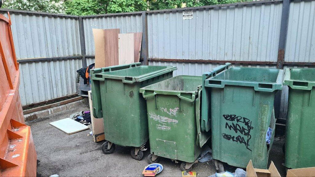 Çöp alanları Trash and garbage disposal area, Saint‑Petersburg, foto