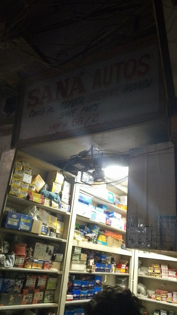 Otomobil yedek parçaları Aqeel Autos, Karaçi, foto