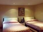 Dragon Gate Inn (Ontario, Toronto, Dundas Street West), daireler  Toronto'dan