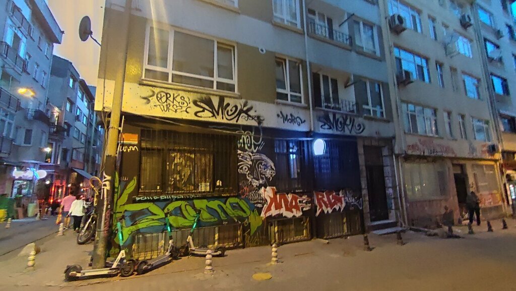 Dövmeciler Your Mom Hates Us, İstanbul, foto