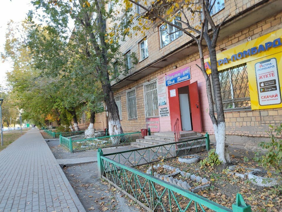 Heykel ve mezarlık taşı üreticileri Monuments, Karağandı, foto