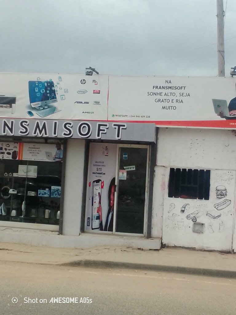 Elektrik ve elektrikli ürün mağazası Comercio, Loanda, foto