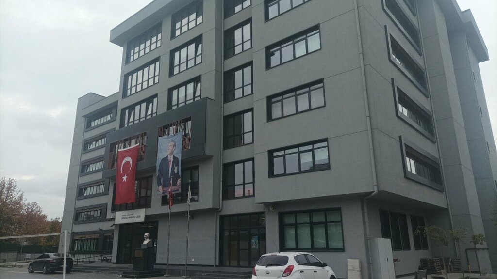 Fen lisesi, sosyal bilimler lisesi Sarıgazi Anadolu Lisesi, İstanbul, foto