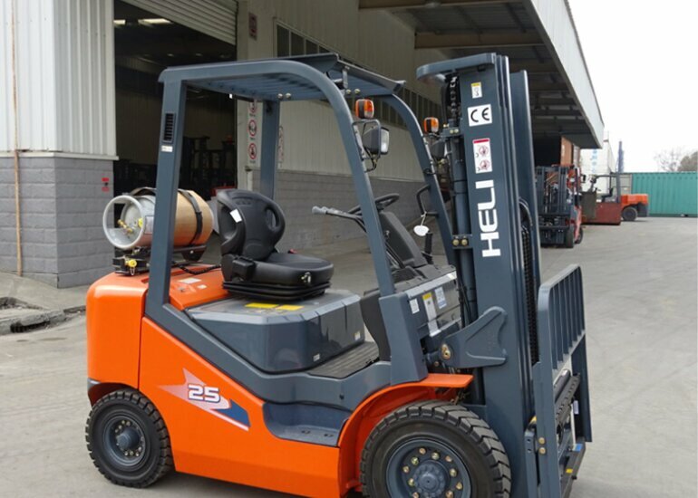 Vinç firmaları Heli Middle East, Dubai, foto