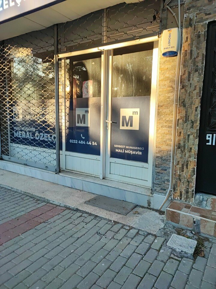 Mali müşavir Serbest Muhasebeci Mali Müşavir Meral Özelçi, İzmir, foto