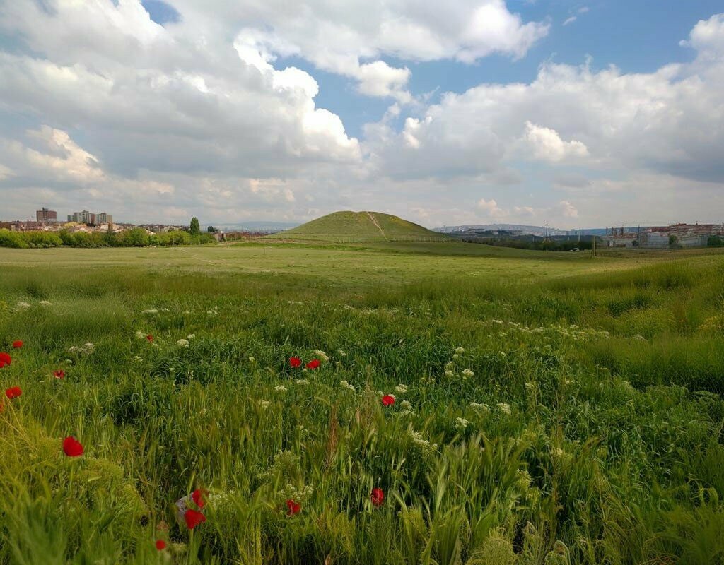 Unutulmaz olayların yeri Yumurtatepe Tümülüsü, Ankara, foto