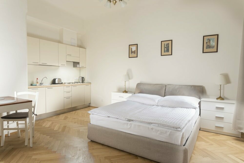 Otel Three Golden Crowns Apartments, Prag, foto