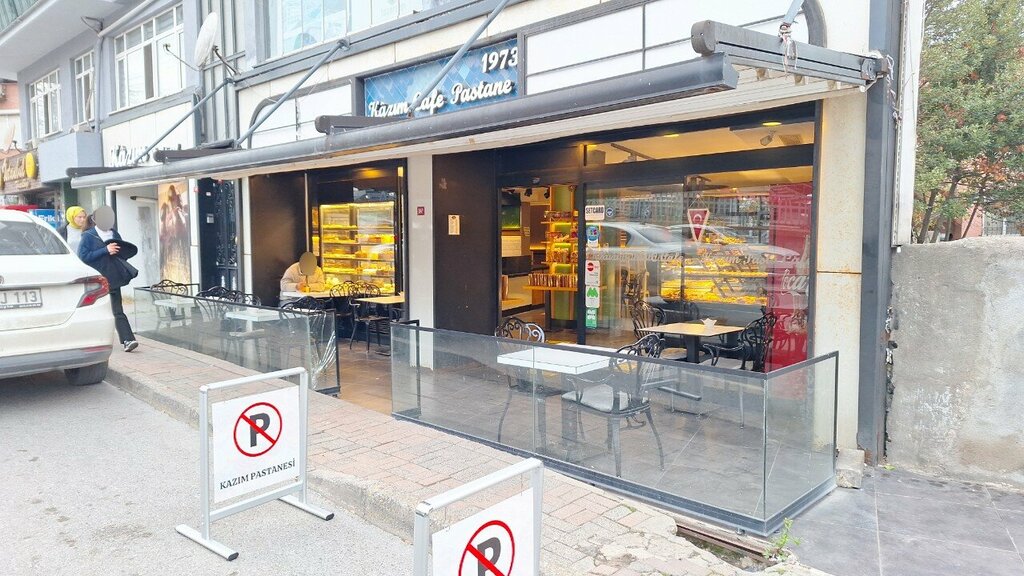Pasta, şekerleme ve tatlı Kazım Pastanesi, İstanbul, foto