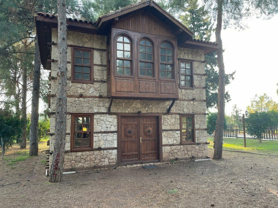 Kütüphaneler Orman Kütüphanesi, Antalya, foto