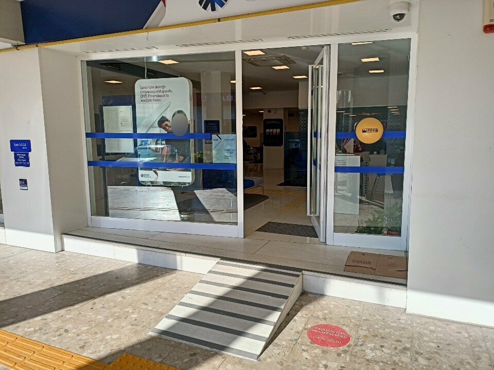 Banka Qnb, İzmir, foto