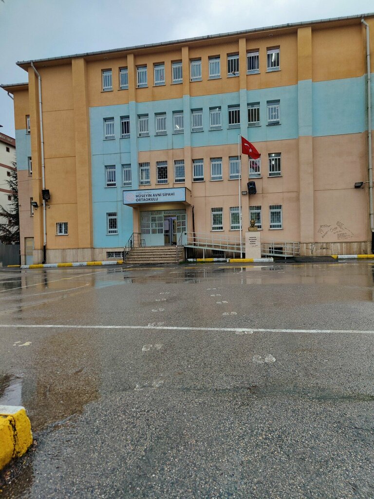 Ortaokul Hüseyin Avni Sipahi Ortaokulu, İstanbul, foto