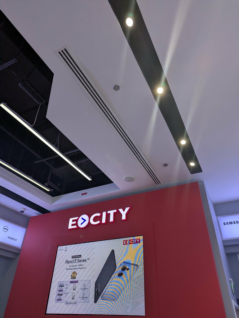 Elektronik eşya mağazaları ECity, Dubai, foto