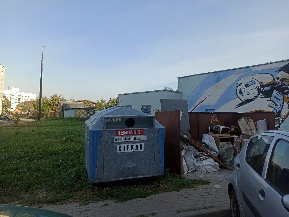 Ayrı çöp toplama noktası Waste sorting, Minsk, foto