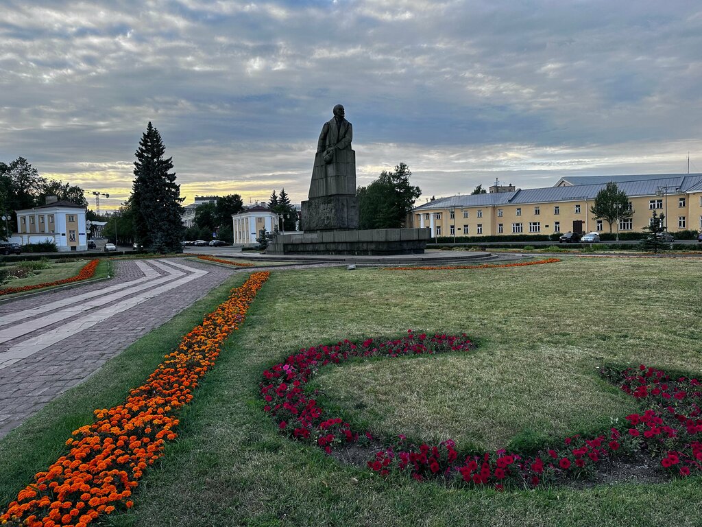 Anıt, heykel Vladimir Lenin, Petrozavodsk, foto