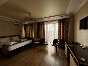 Империал Астрахань (Bezzhonova Street No:97Е), otel  Astrahan'dan