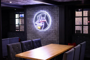 Klub Sostoyatelnyh Krotov (Erlerovskiy Boulevard No:12к2), bar  Peterhof'tan
