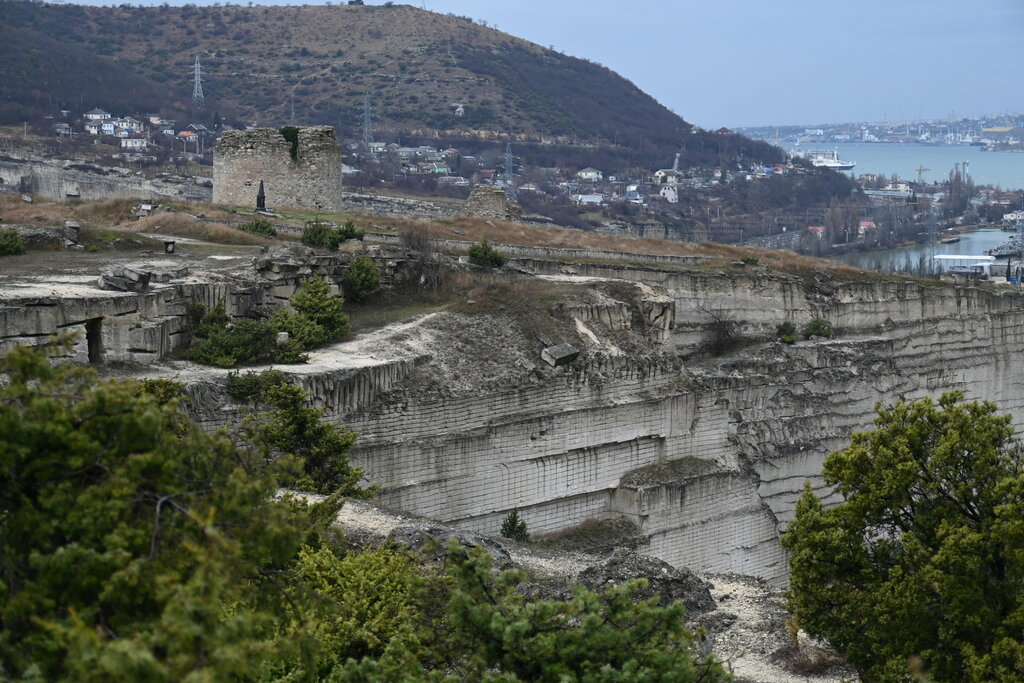 Ünlü kişilerin mezarları Могила борт-механика М.Т. Медведева, İnkerman, foto