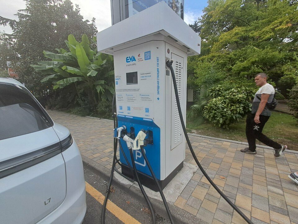 Elektrikli oto şarj istasyonları Eva Intermobility, Soçi, foto