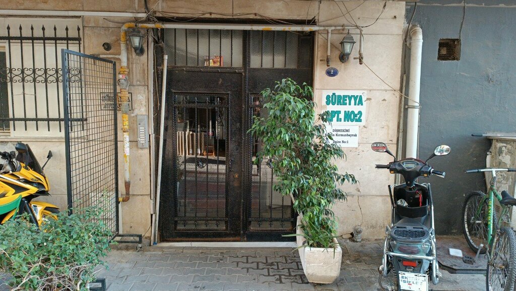 Özel ağız ve diş sağlığı klinikleri ve muayenehaneleri Diş Hekimi Sezgin Kırmızıbayrak, İzmir, foto