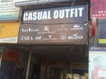 Cos - Casual Outfit Store (Tariq Road No:172I), giyim mağazası  Karaçi'den