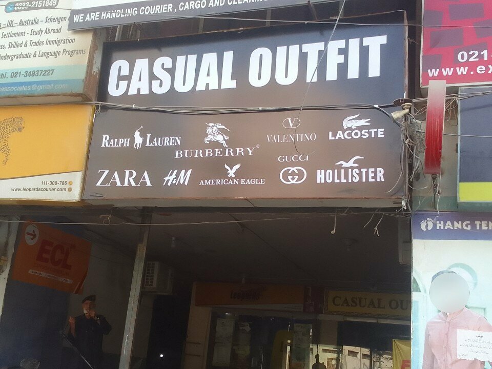 Giyim mağazası Cos - Casual Outfit Store, Karaçi, foto