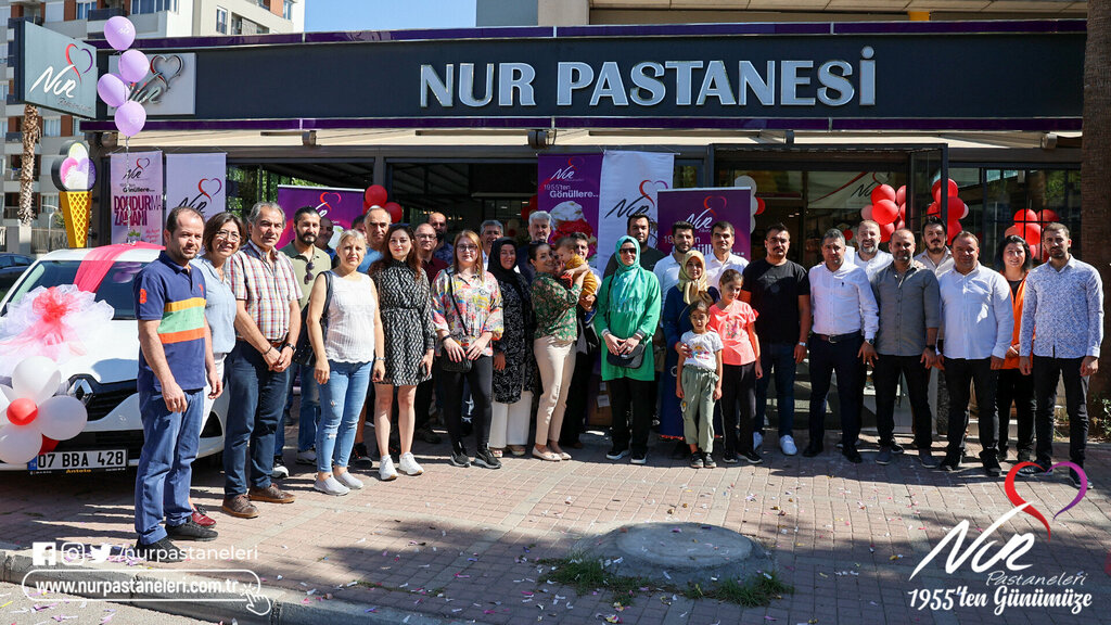 Pasta, şekerleme ve tatlı Nur Pastanesi, İzmir, foto