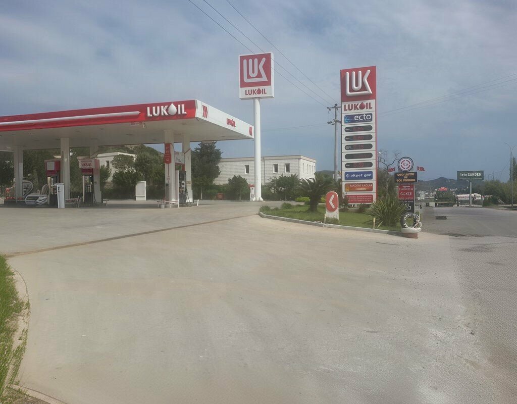 Benzin istasyonu Yetimoğlu Lukoil Akaryakit İstasyonu, Bodrum, foto