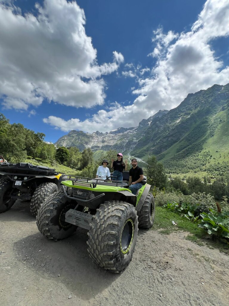 Kiralama noktası Quadro Extrim, Karaçay‑Çerkez Cumhuriyeti, foto