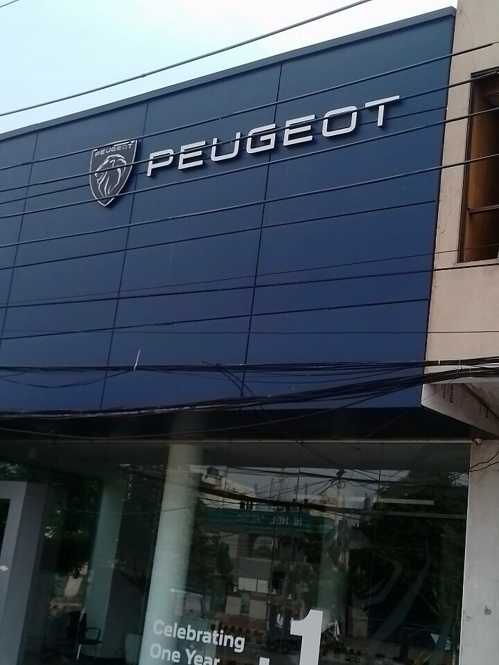 Otomobil servisi Peugeot Samaa, Lahor, foto