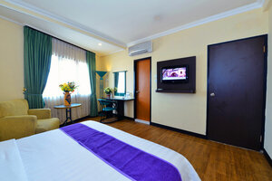 Grand Kalimas Hotel Syariah by Amazing Surabaya (Jalan KH. Mas Mansyur 151,Surabaya 60231,), otel  Surabaya'dan