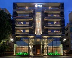 Hotel Cosmopolitan Ahmedabad (State of Gujarat, Ahmedabad Sardar Vallabhbhai Patel International Airport), otel  Ahmadabad'dan