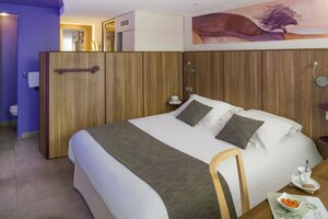 Terre de Provence Hotel & SPA (Provence-Alpes-Côte d'Azur, Vaucluse, Arrondissement d'Avignon, Le Pontet, Chemin des Petits Rougiers, 64), otel