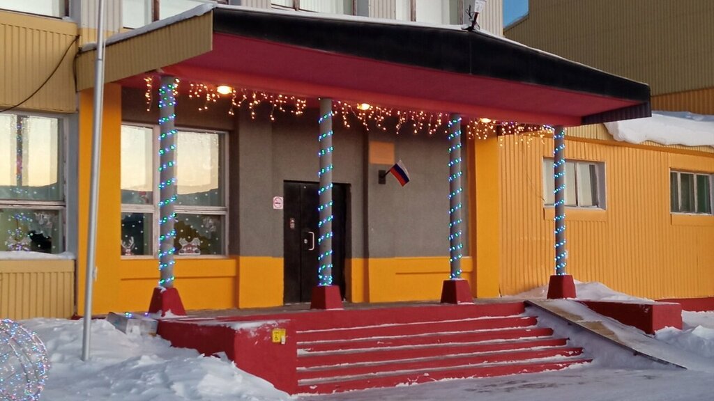 Ortaokul Tumanninskaya shkola Srednego Obshchego Obrazovaniya, Murmanskaya oblastı, foto