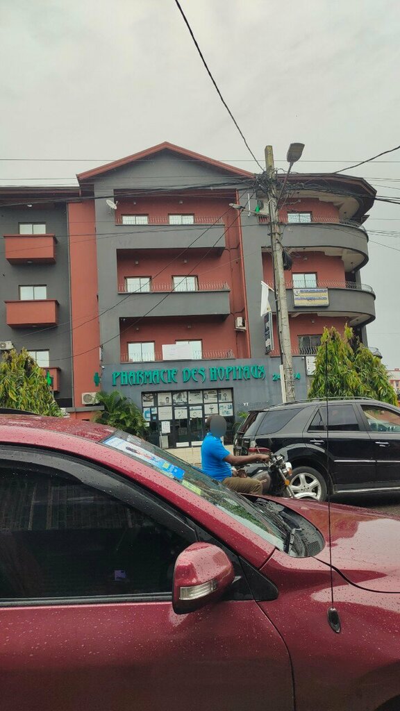 Eczaneler Pharmacie des Hôpitaux, Douala, foto
