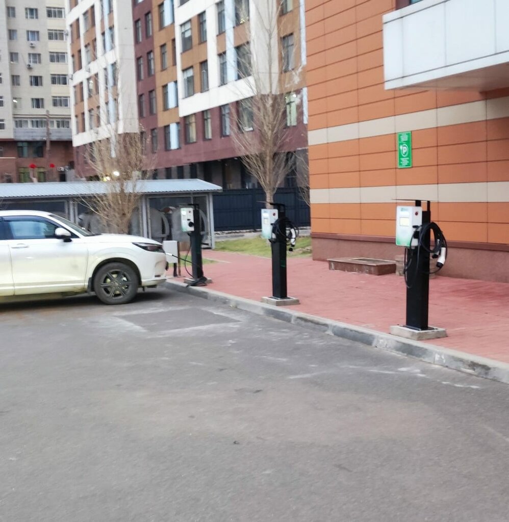 Elektrikli oto şarj istasyonları EDrive, Astana, foto