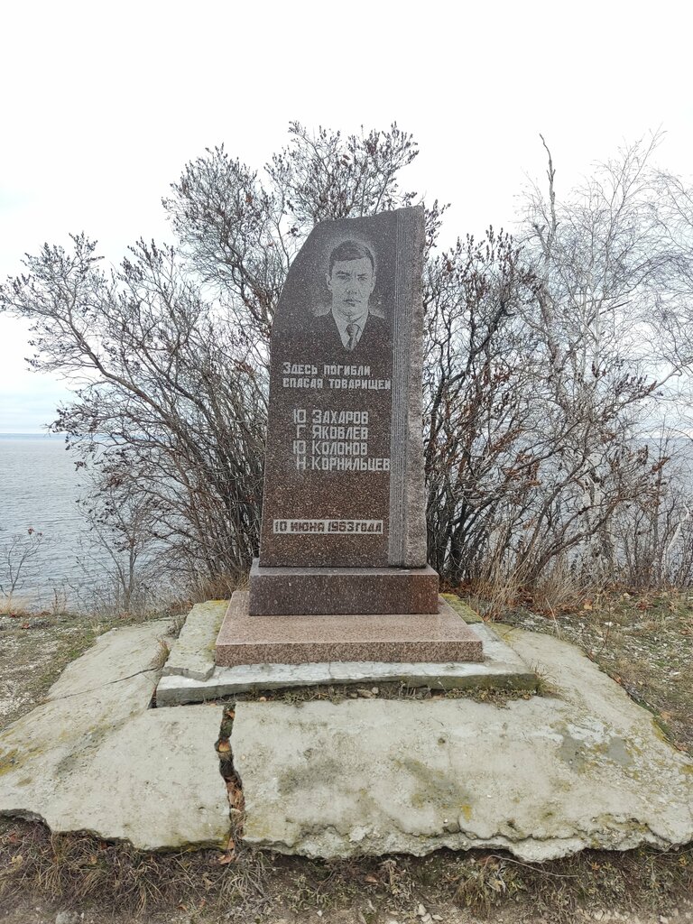 Anıt, heykel Погибшим туристам группы Ю. Захарова, Samarskaya oblastı, foto