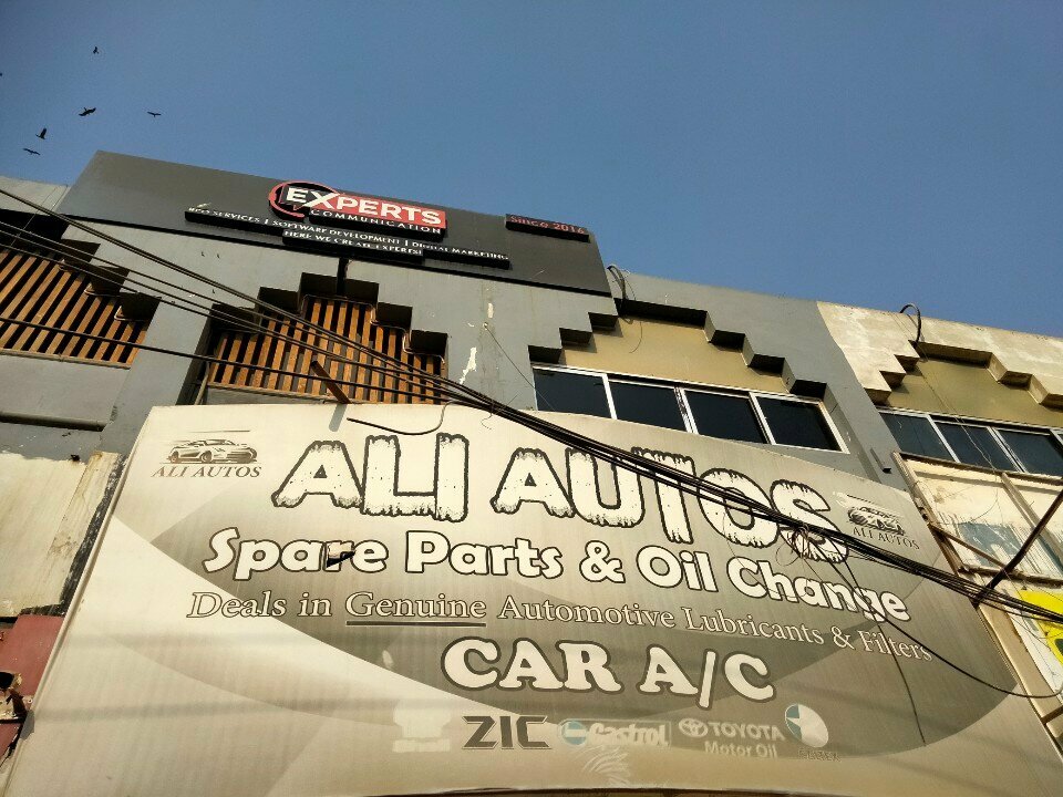 Otomobil yedek parçaları Ali, Karaçi, foto