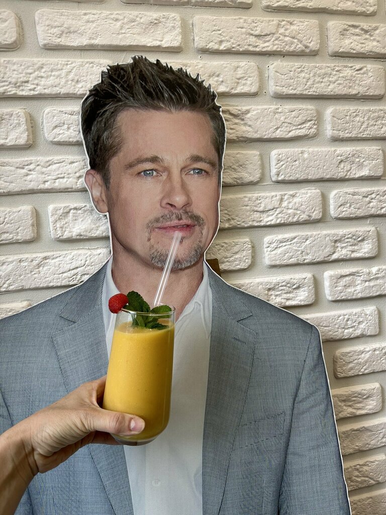 Kafe Brad Pitt, Lobnia, foto