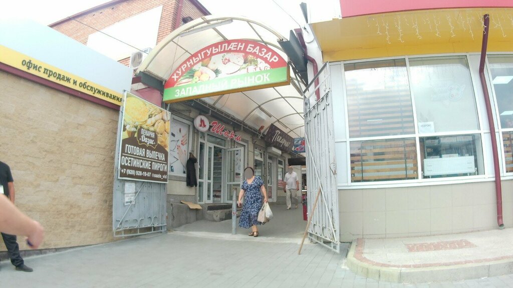 Pazarlar ve çarşılar Zapadny, Vladikavkaz, foto