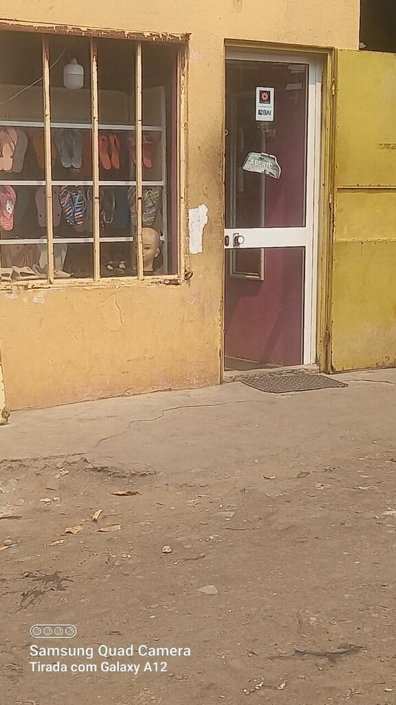 Kozmetik ve parfümeri mağazaları Vendas de cosméticos e chinelos, Loanda, foto