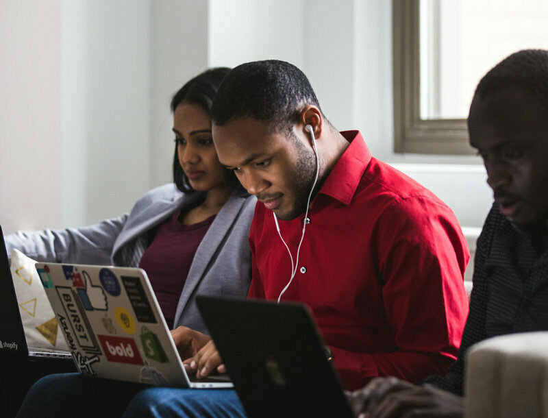 Yönetim ofisi IT Centrex, Abican, foto