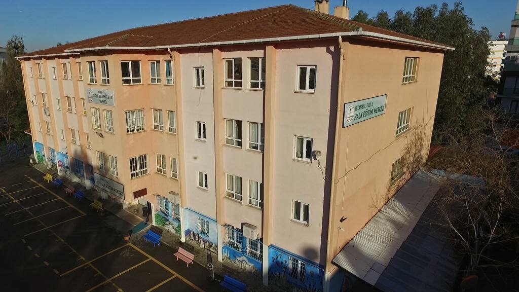 Eğitim merkezleri Tuzla Halk Eğitimi Merkezi, İstanbul, foto